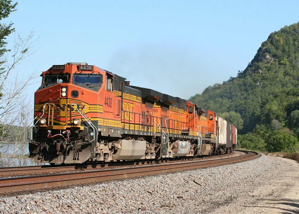 BNSF 4438